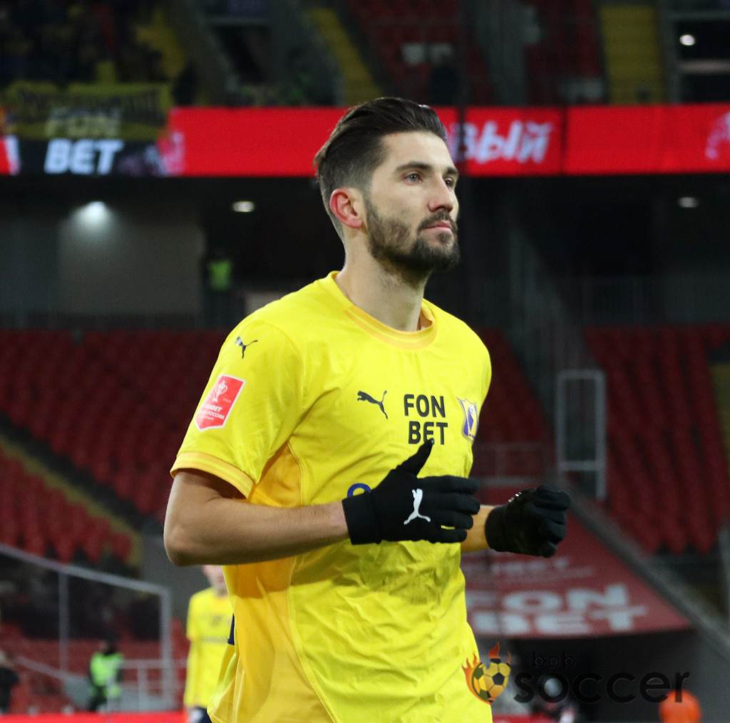 Сутормин получил красную карточку и оставил "Ростов" в меньшинстве в ...