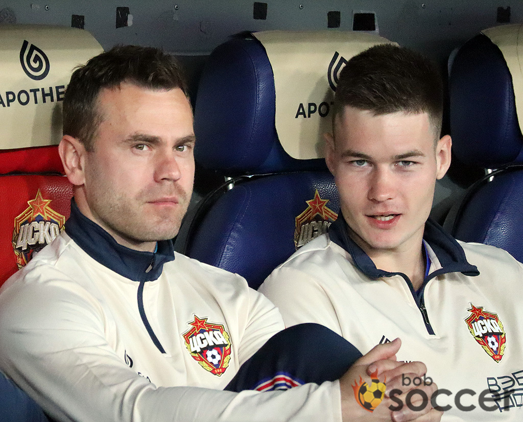 "Это мой выбор, не могу без ЦСКА" - Акинфеев объяснил, почему ездит с ...